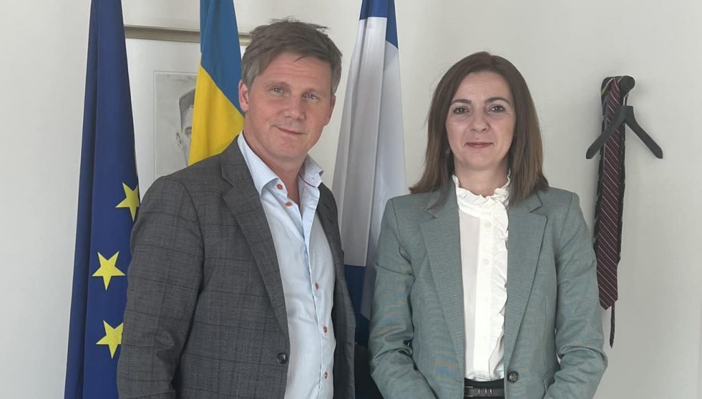 Demiri takon ambasadorin e Suedisë në Izrael, Erik Ullenhag – Izraeli Sot